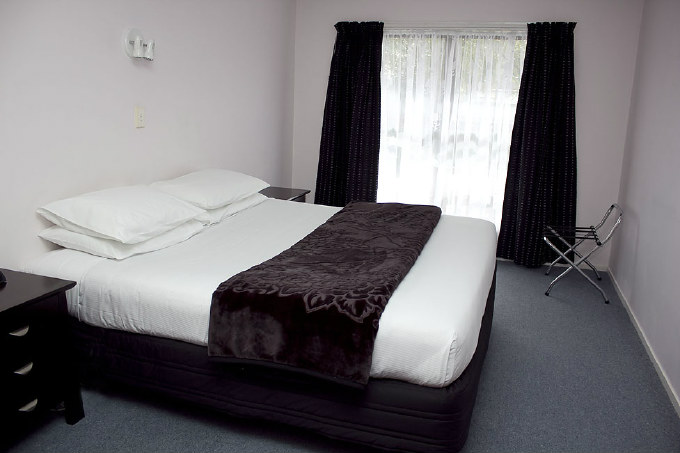 Motel rooms and rates - Abbey Motel